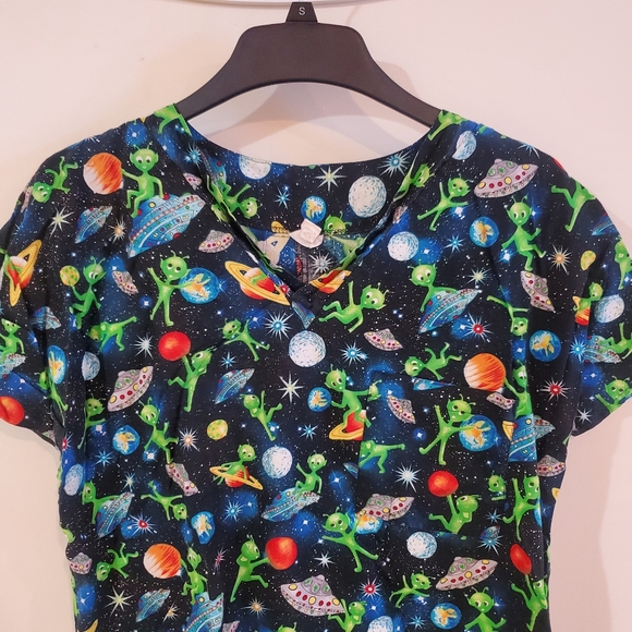 cotton club | Tops | Vintage Retro Alien Ufo Space Scrub Top Cotton ...